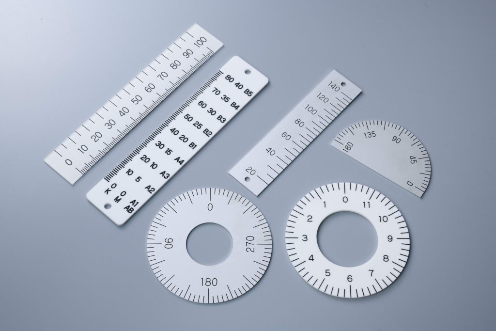 目盛り板 | 有限会社坂田彫刻工業所